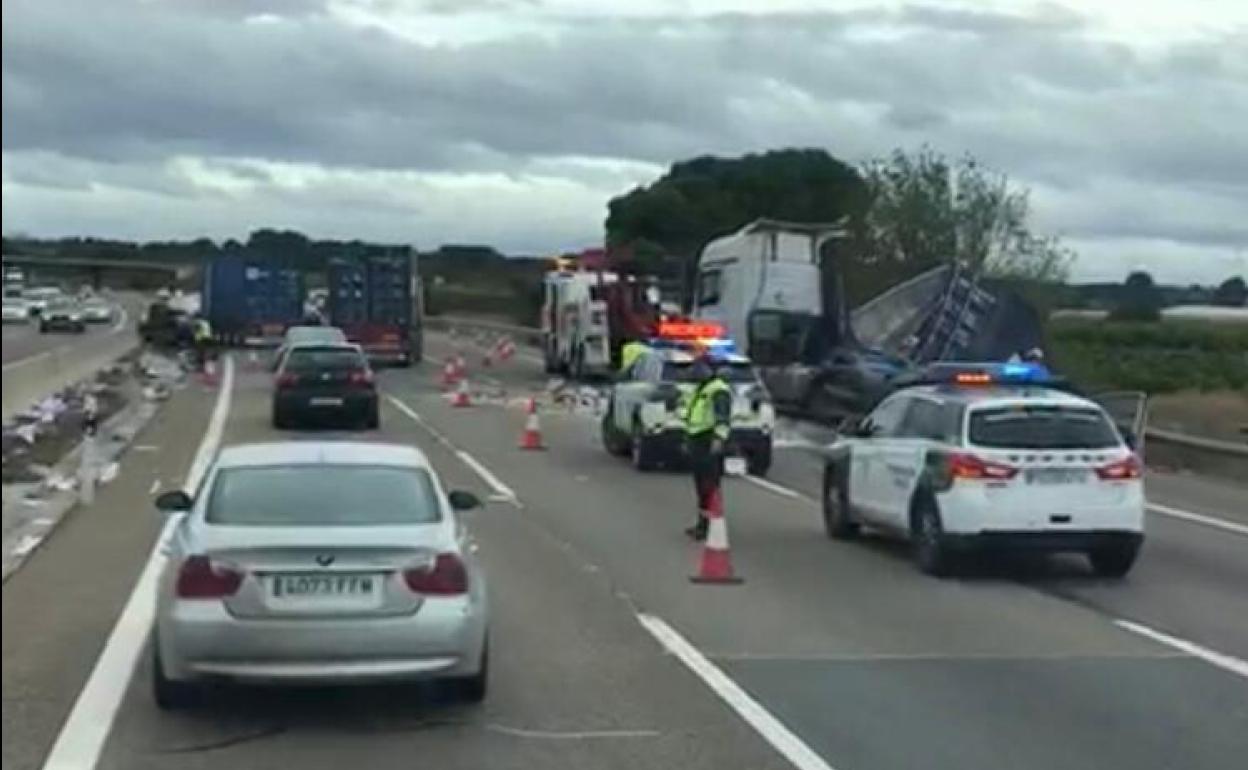 Un Accidente Entre Camiones En La A 7 Provoca Más De Siete Kilómetros